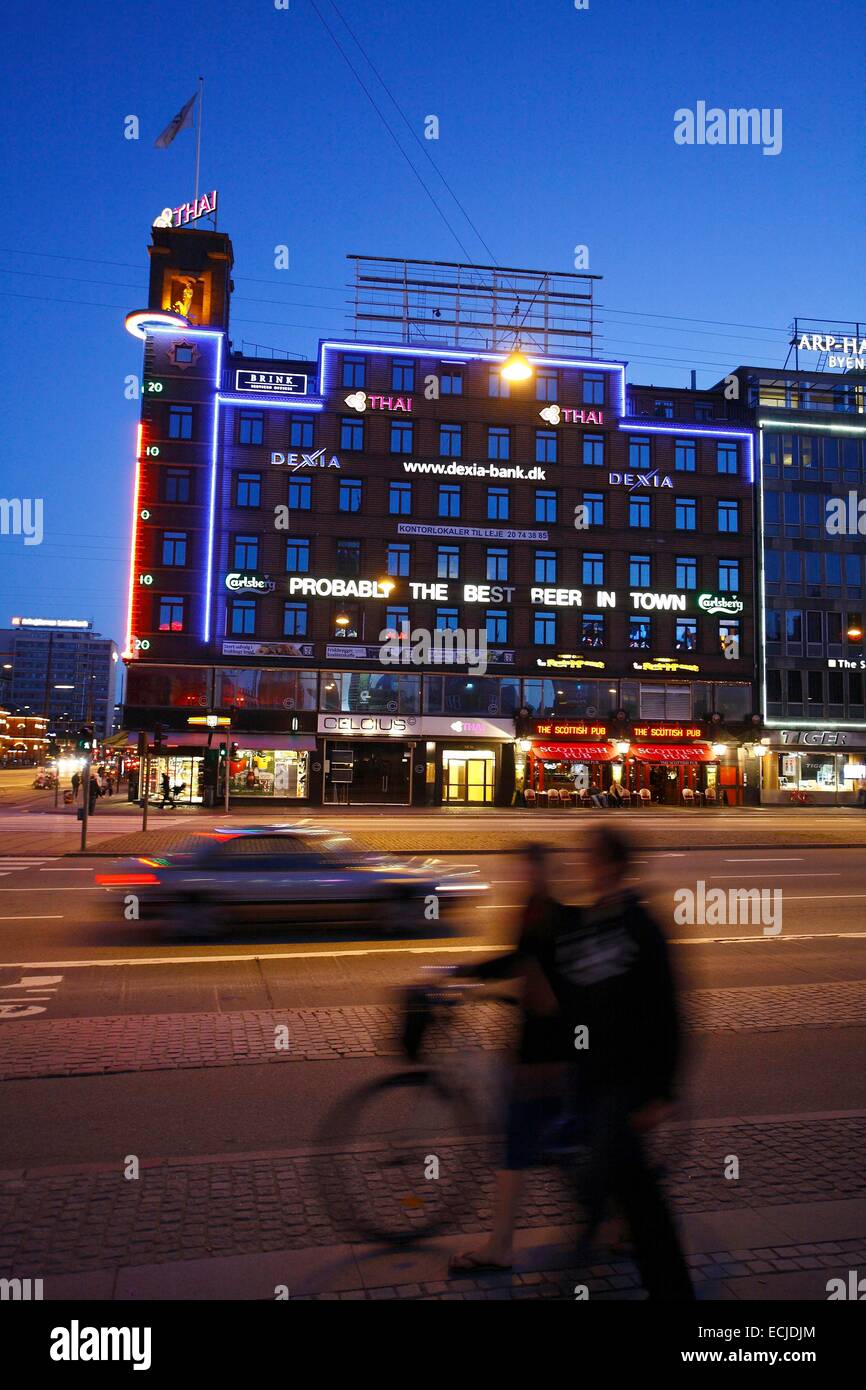 Capital profile hi-res stock photography and images - Alamy