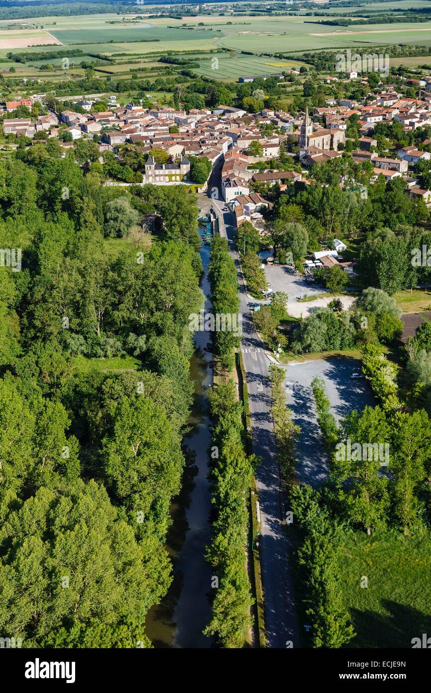 France, Deux Sevres, Arcais, Marais Poitevin, the Bief de la Taillee ...