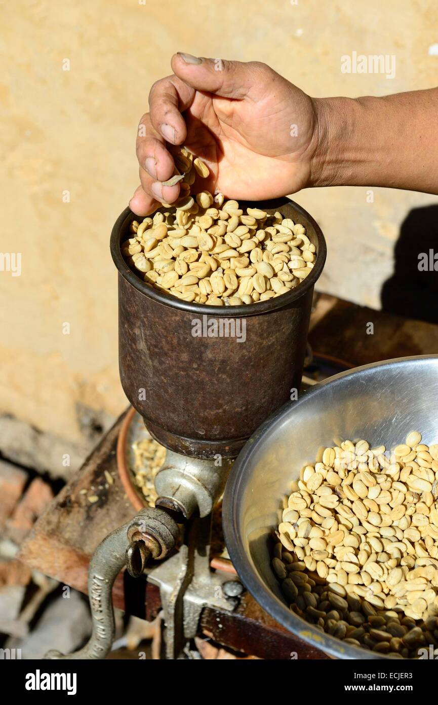 Peru, Cuzco province, Convencion valley, Coffee road, Huacayupana ...