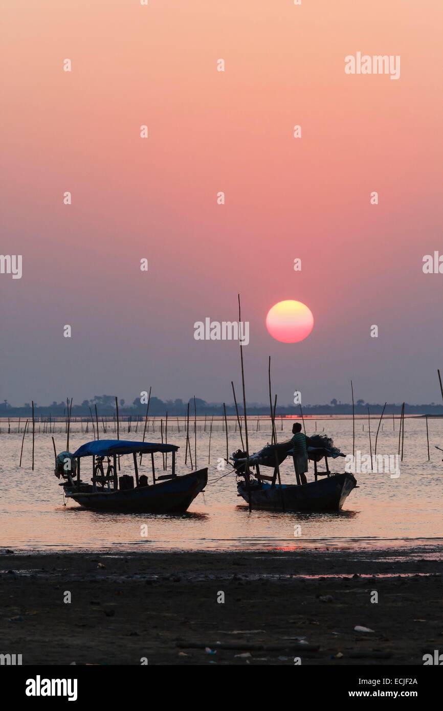 Chilika lagoon hi-res stock photography and images - Alamy