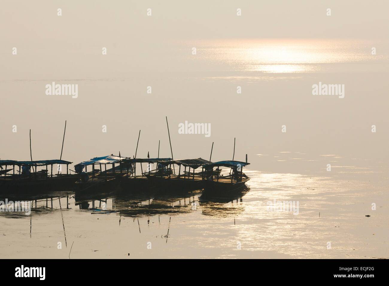 Chilika lagoon hi-res stock photography and images - Alamy