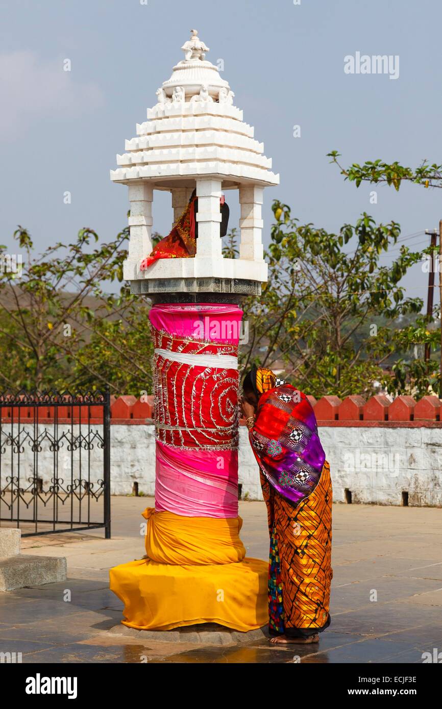 India, Odisha, Koraput, Jagannath temple, woman praying before Garuda ...