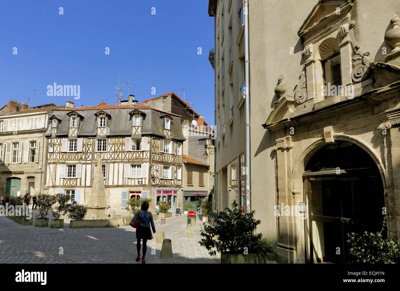 France, Haute Vienne, Limoges, Fontaine des Barres place Stock Photo ...