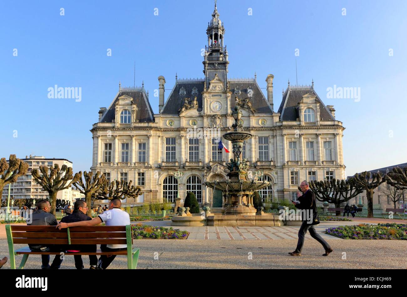 France, Haute Vienne, Limoges, town hall and fountain, Leon Betoulle square Stock Photo - Alamy