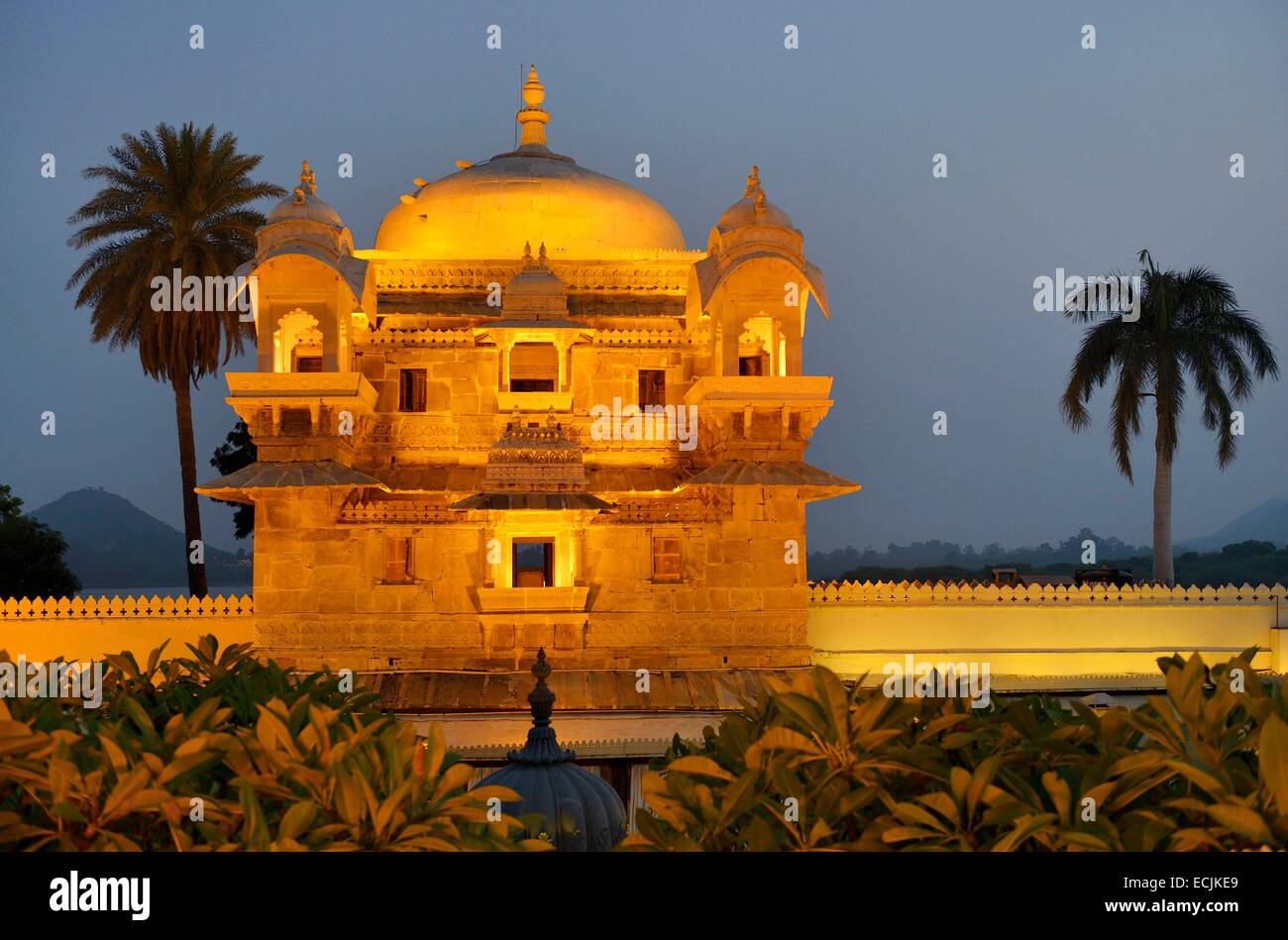 Udaipur city palace lake facade hi-res stock photography and images - Alamy