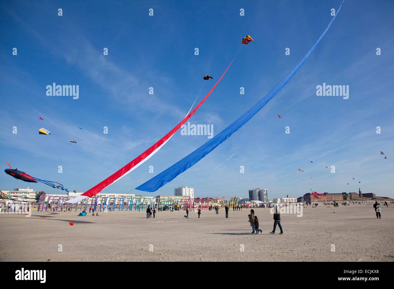 Kite contest hi-res stock photography and images - Alamy