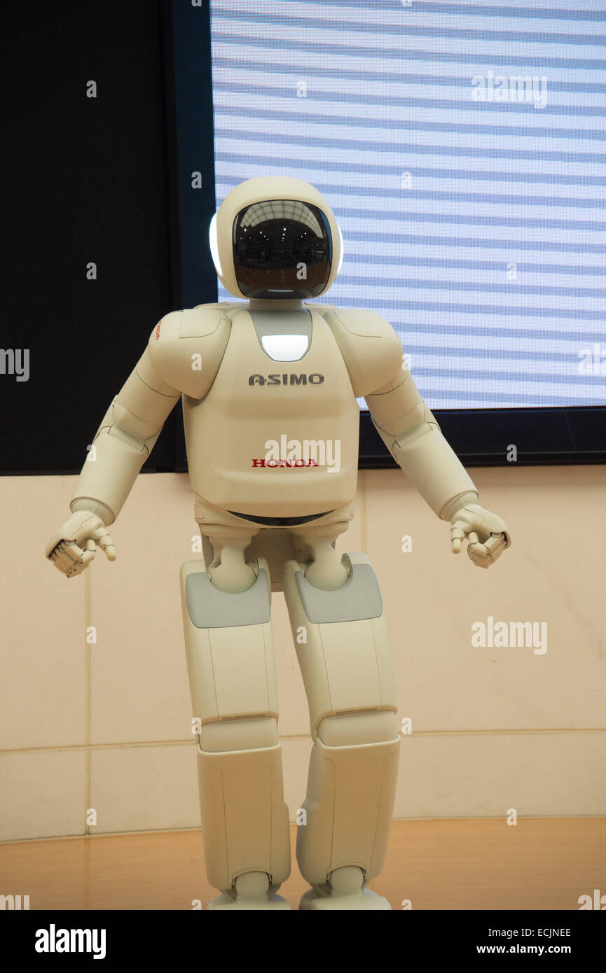 The robot Asimo performing at a meet and greet session at Honda HQ ...