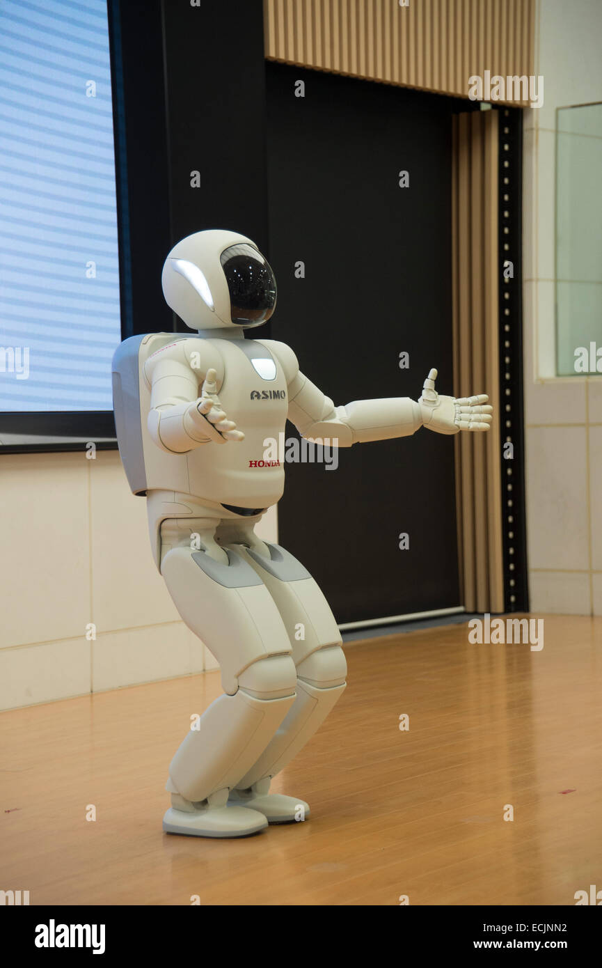 The robot Asimo performing at a meet and greet session at Honda HQ ...