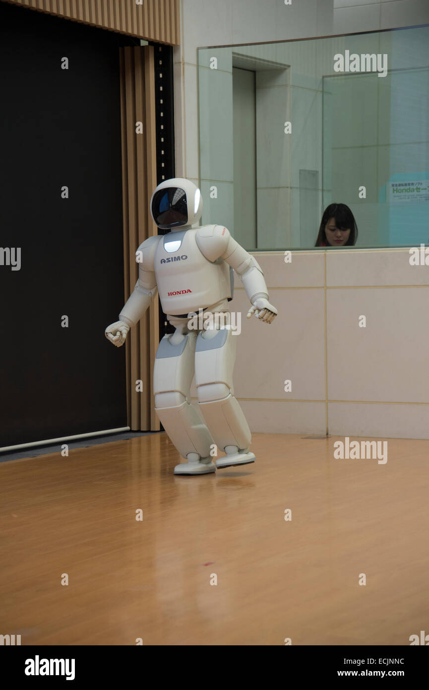 The robot Asimo performing at a meet and greet session at Honda HQ ...