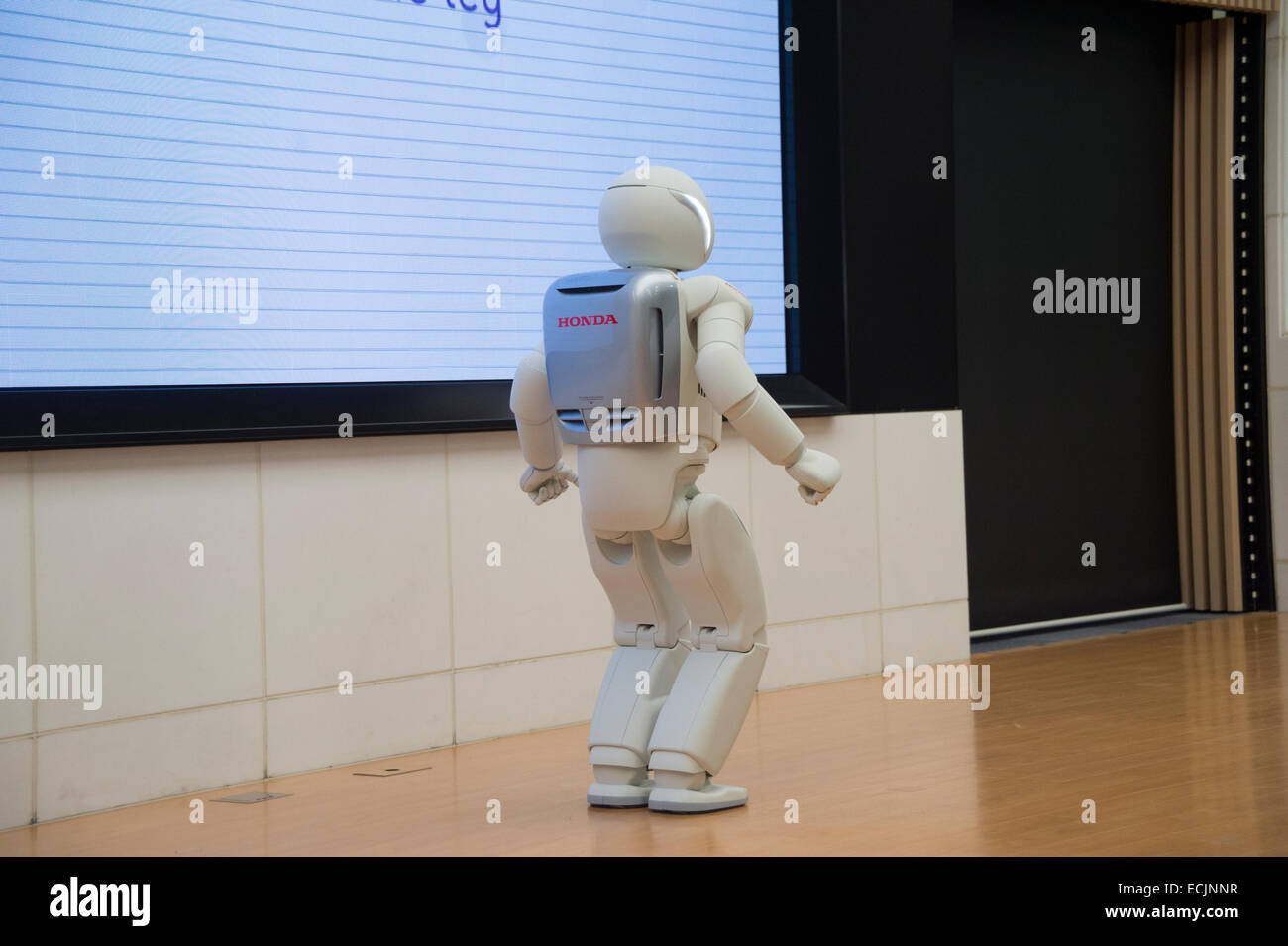 The robot Asimo performing at a meet and greet session at Honda HQ ...