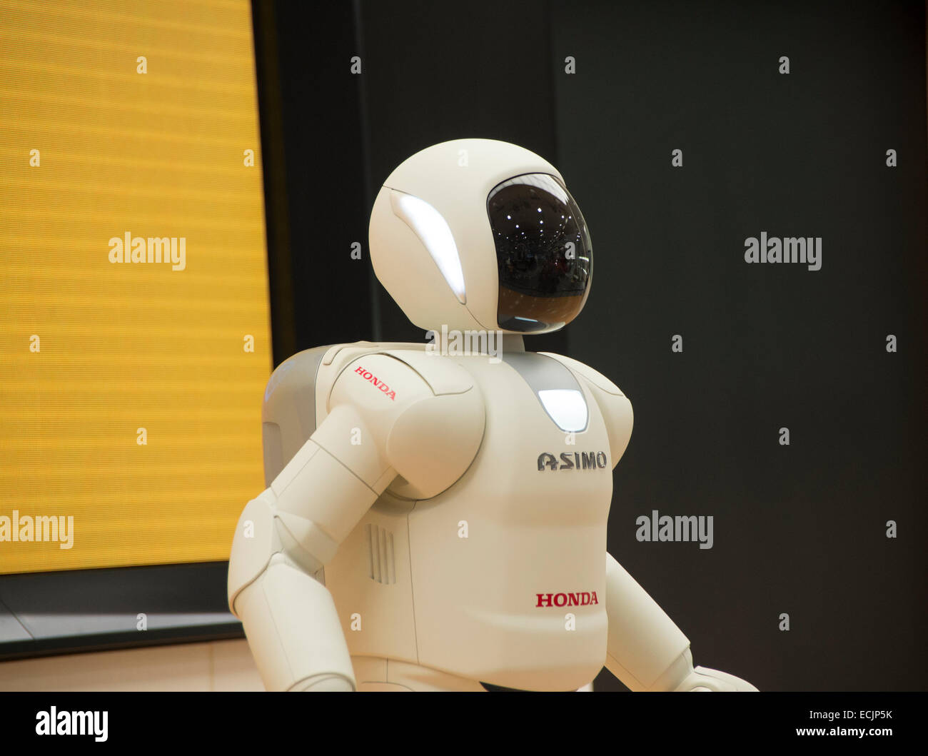 The robot Asimo performing at a meet and greet session at Honda HQ ...