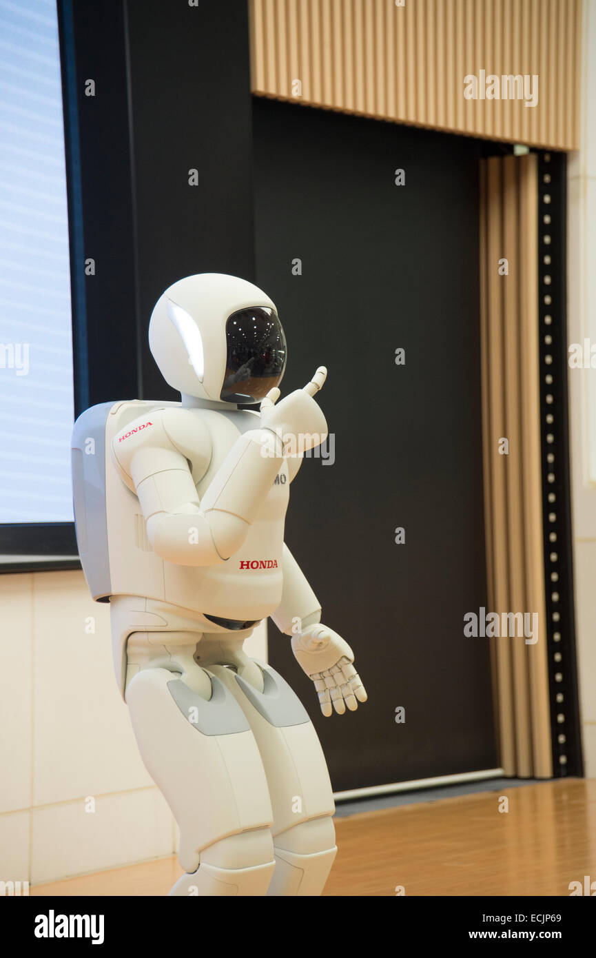 The robot Asimo performing at a meet and greet session at Honda HQ ...