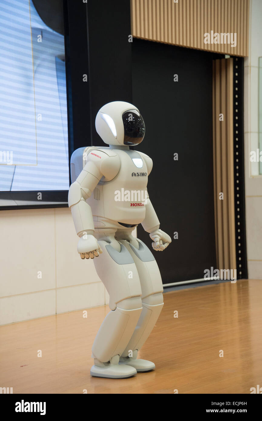 The robot Asimo performing at a meet and greet session at Honda HQ ...