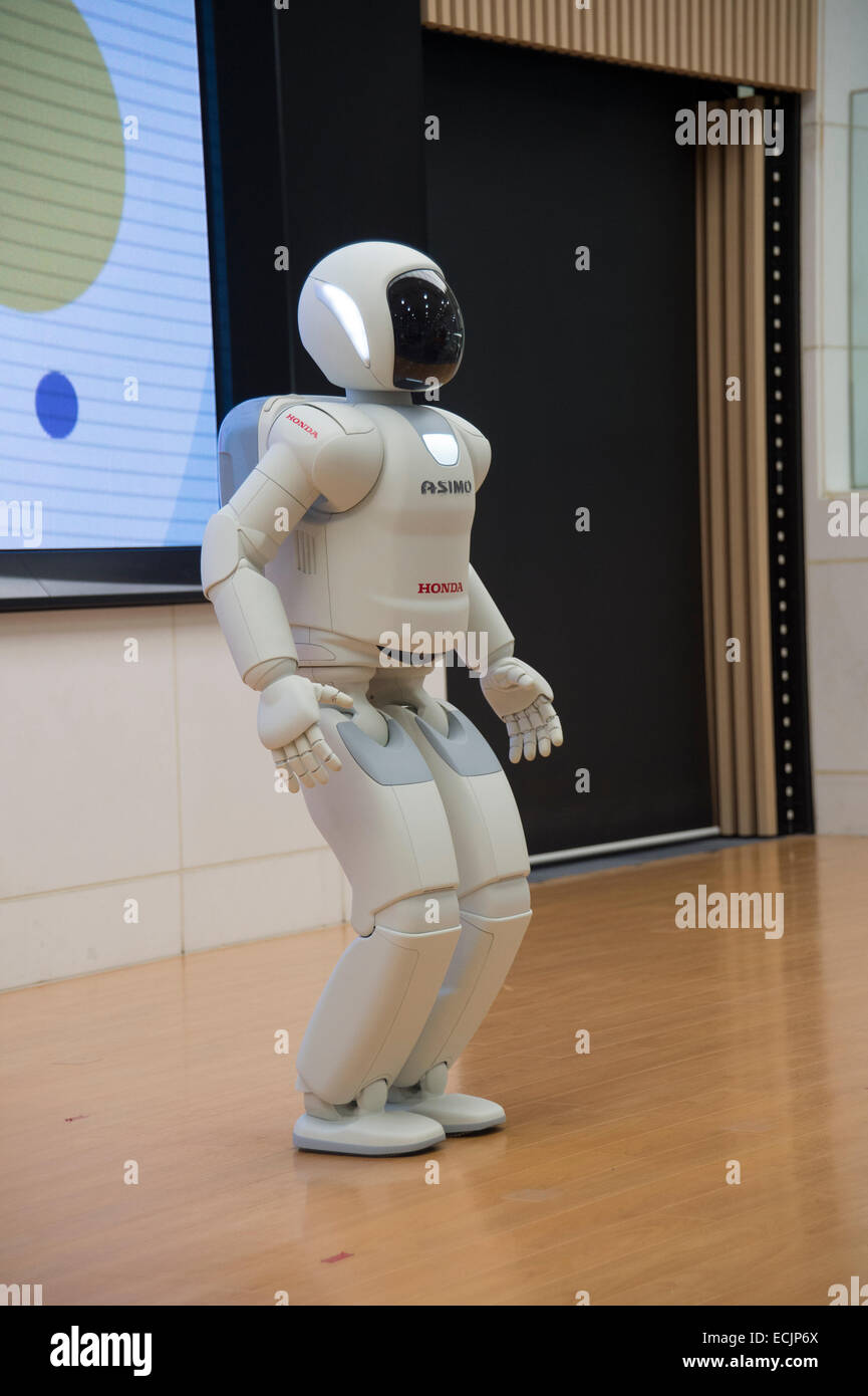 The robot Asimo performing at a meet and greet session at Honda HQ ...