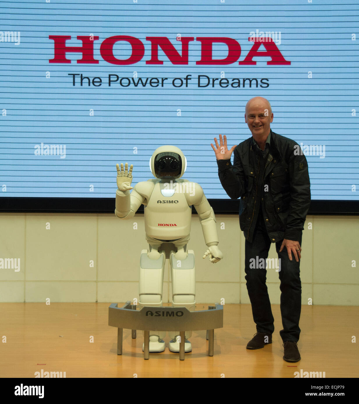 The robot Asimo performing at a meet and greet session at Honda HQ ...