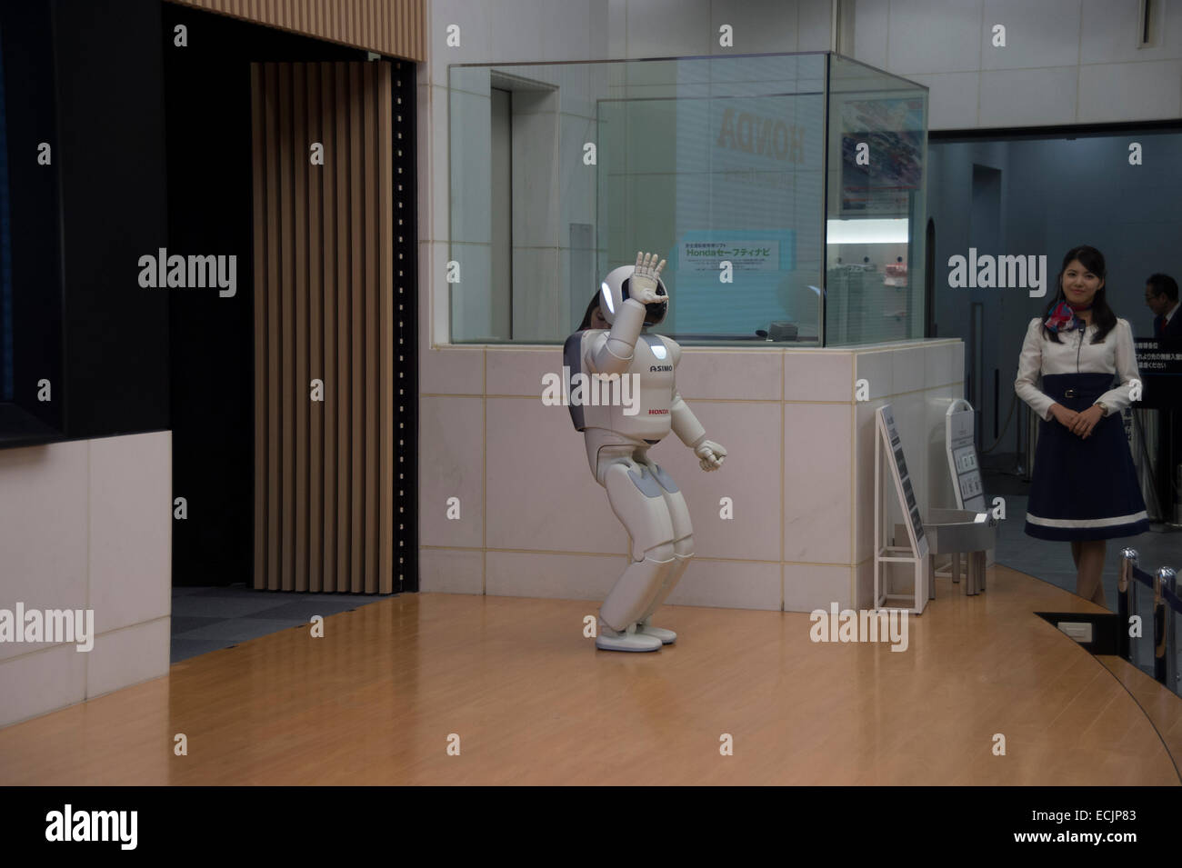 Walking robot asimo hi-res stock photography and images - Alamy