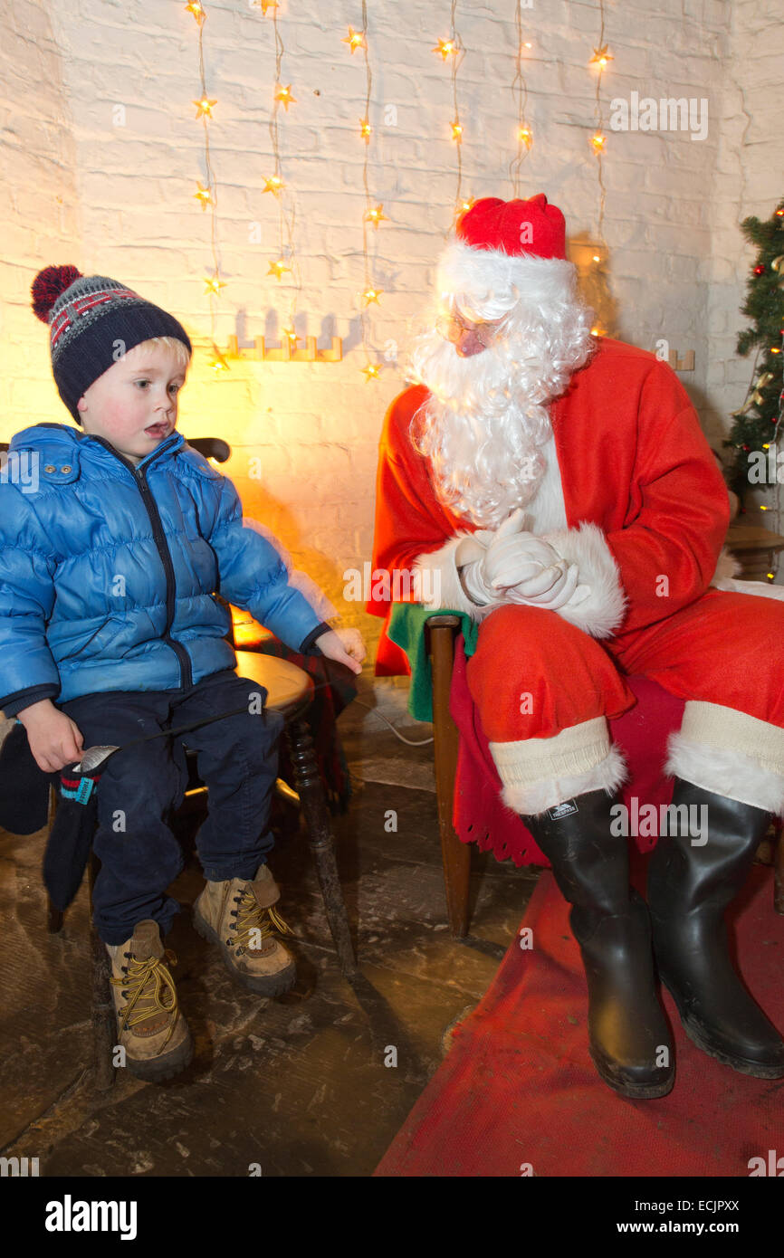 Santa and grotto hi-res stock photography and images - Alamy