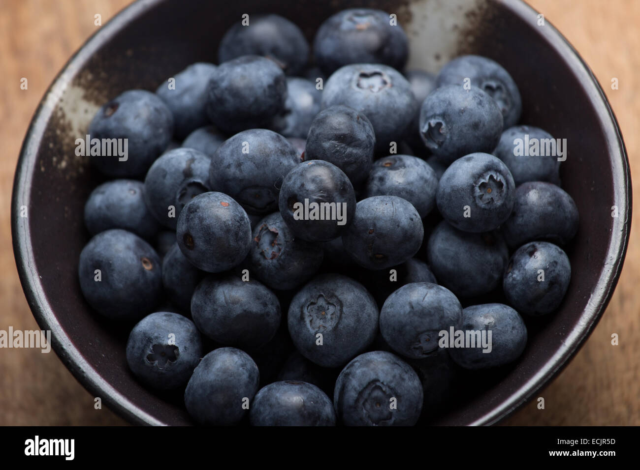 Blueberries in brown china bowl Stock Photo - Alamy