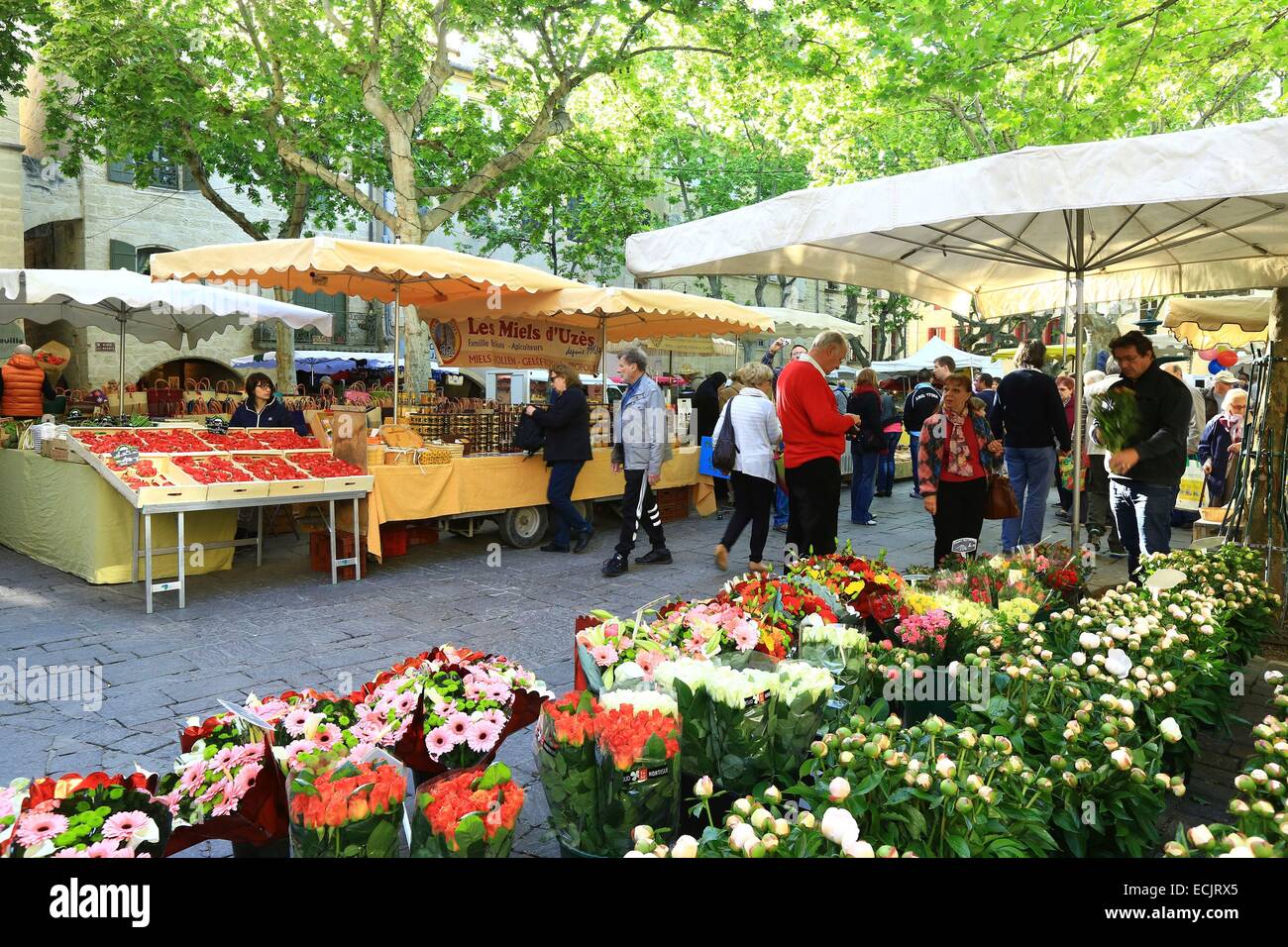 Uzes market day hi-res stock photography and images - Alamy