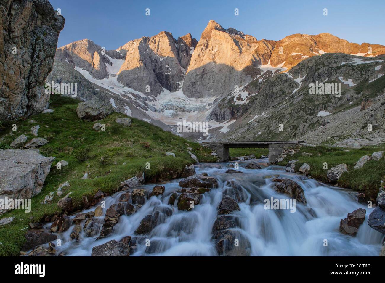 France, Hautes Pyrenees, Pyrenees National Park, GR10 grande randonnee ...