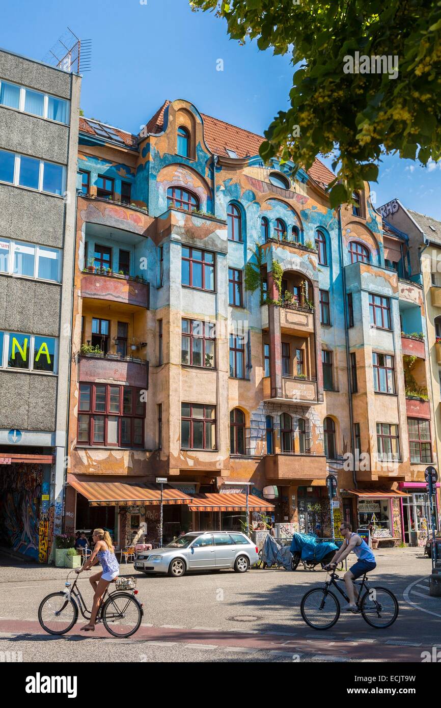 Germany, Berlin, East Berlin district of Kreuzberg, Tag painted facade ...