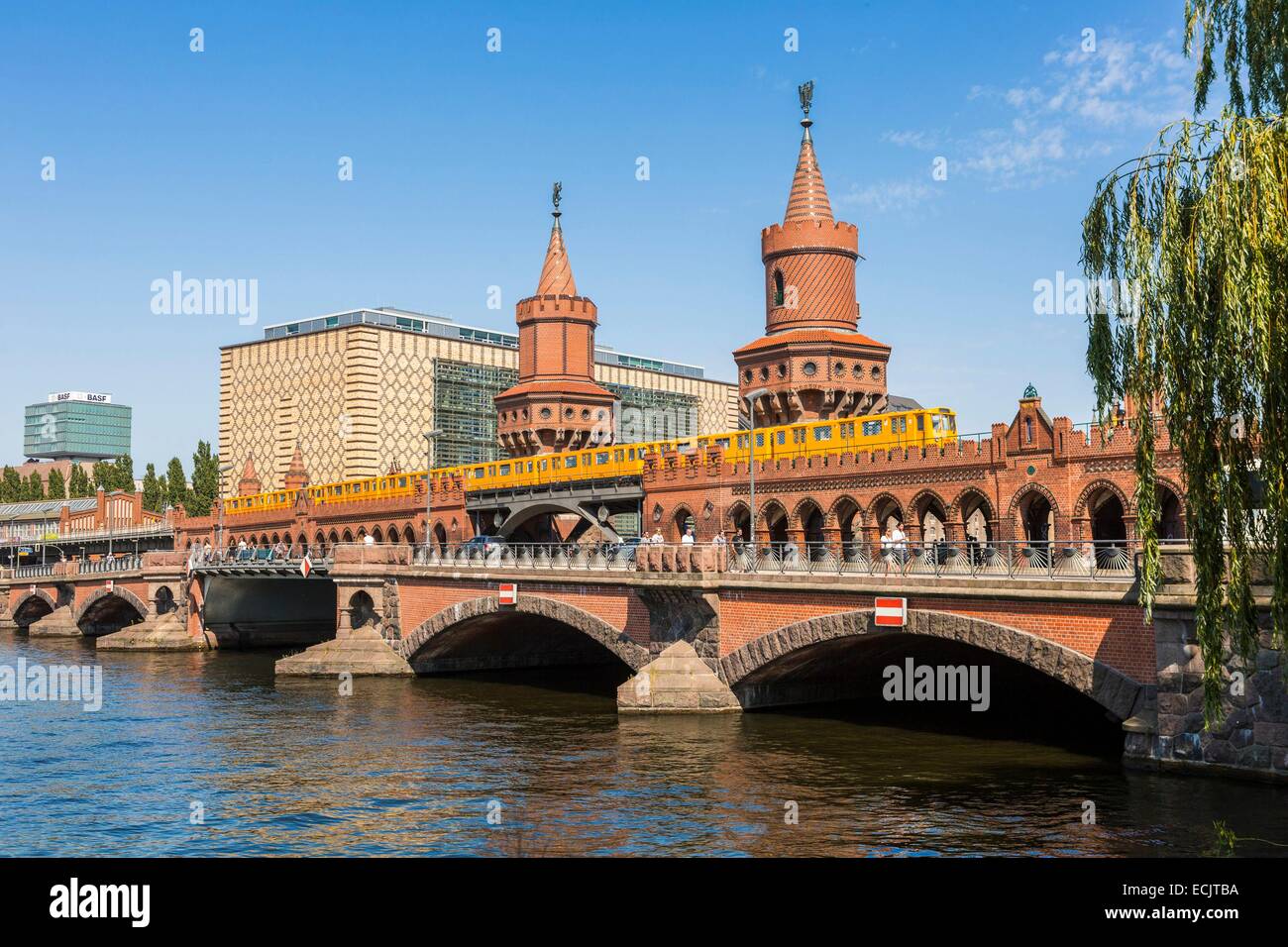 Germany, Berlin, East Berlin, the bridge Oberbaumbrucke over the Spree ...
