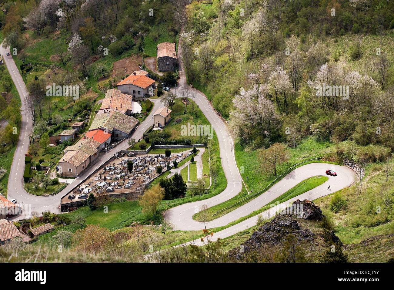 Chateau de montsegur ariege pyrenees hi-res stock photography and ...