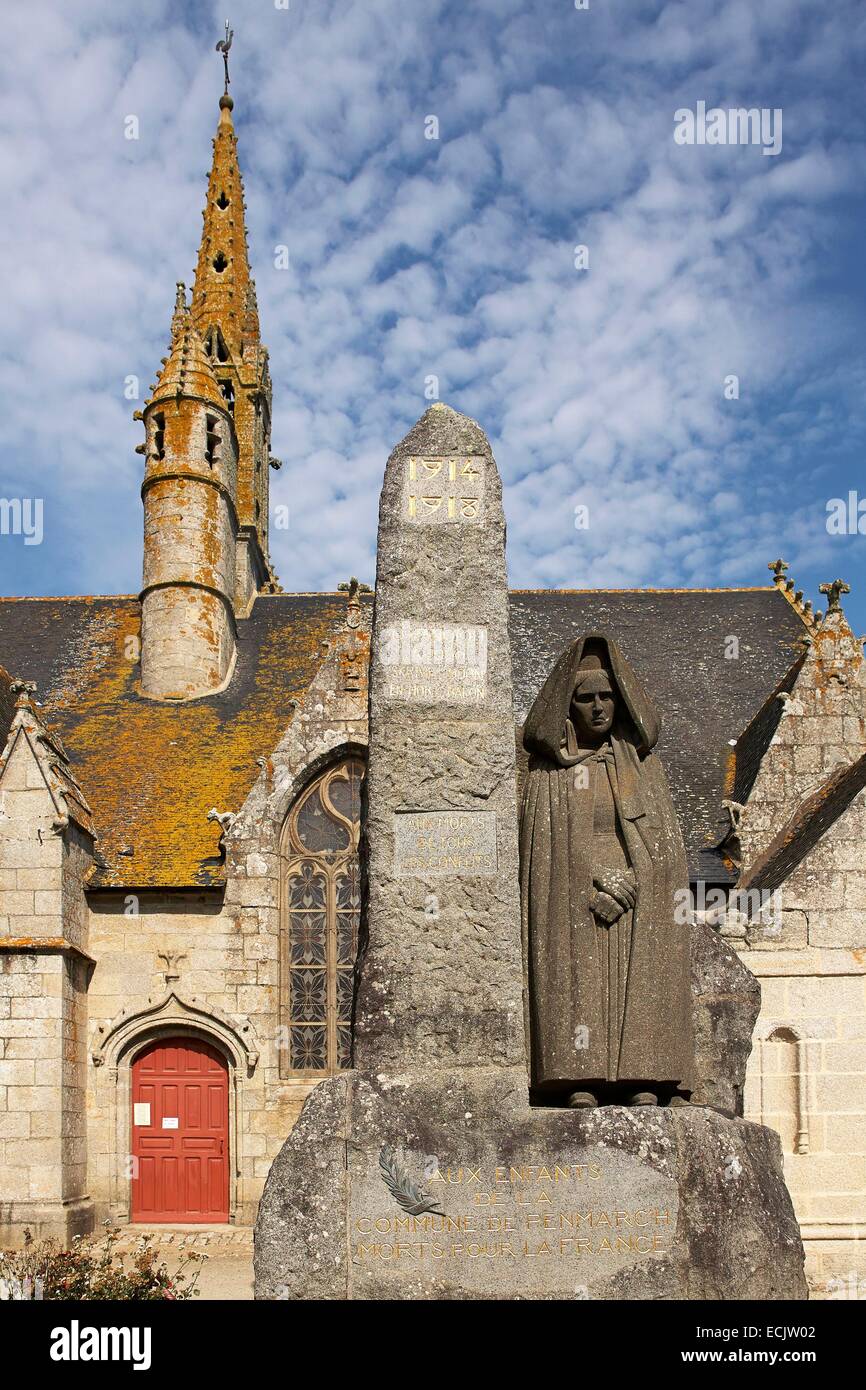 Monument to world war at the church of saint nonna hi-res stock ...