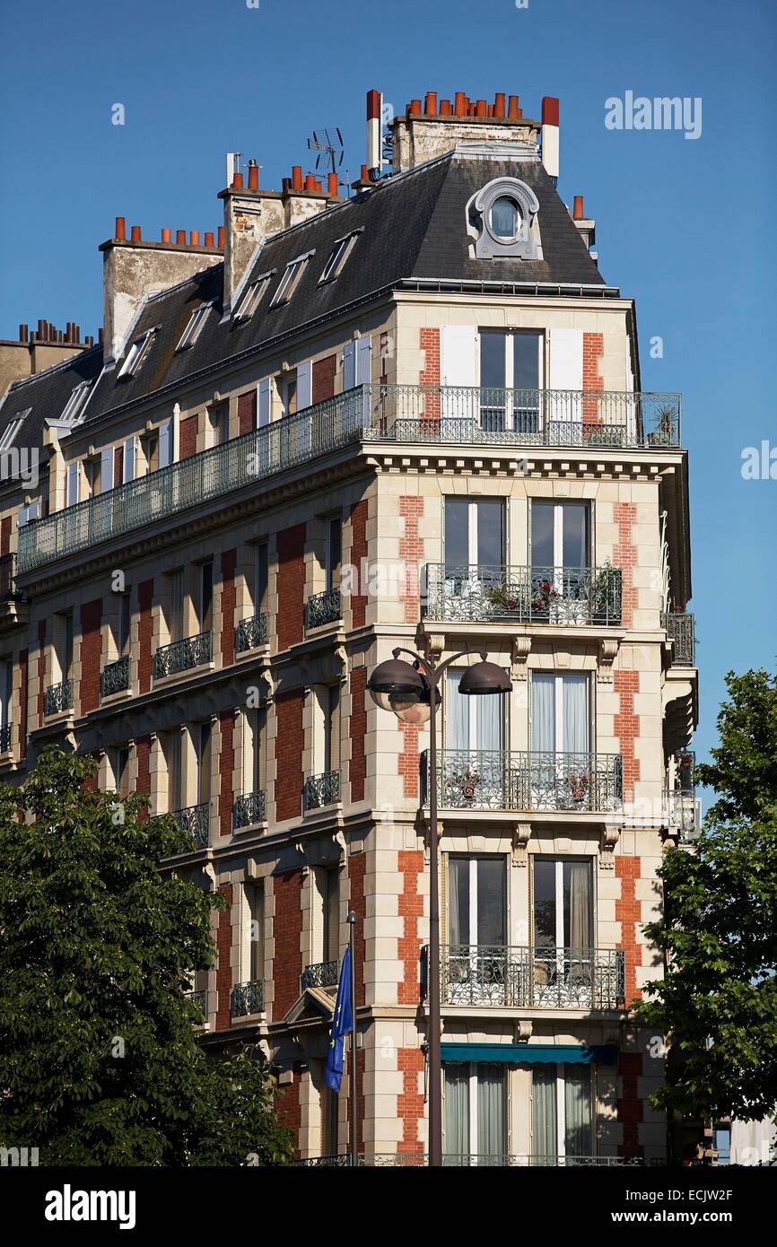 France, Paris, Place Denfert Rochereau, Narrow building Stock Photo - Alamy