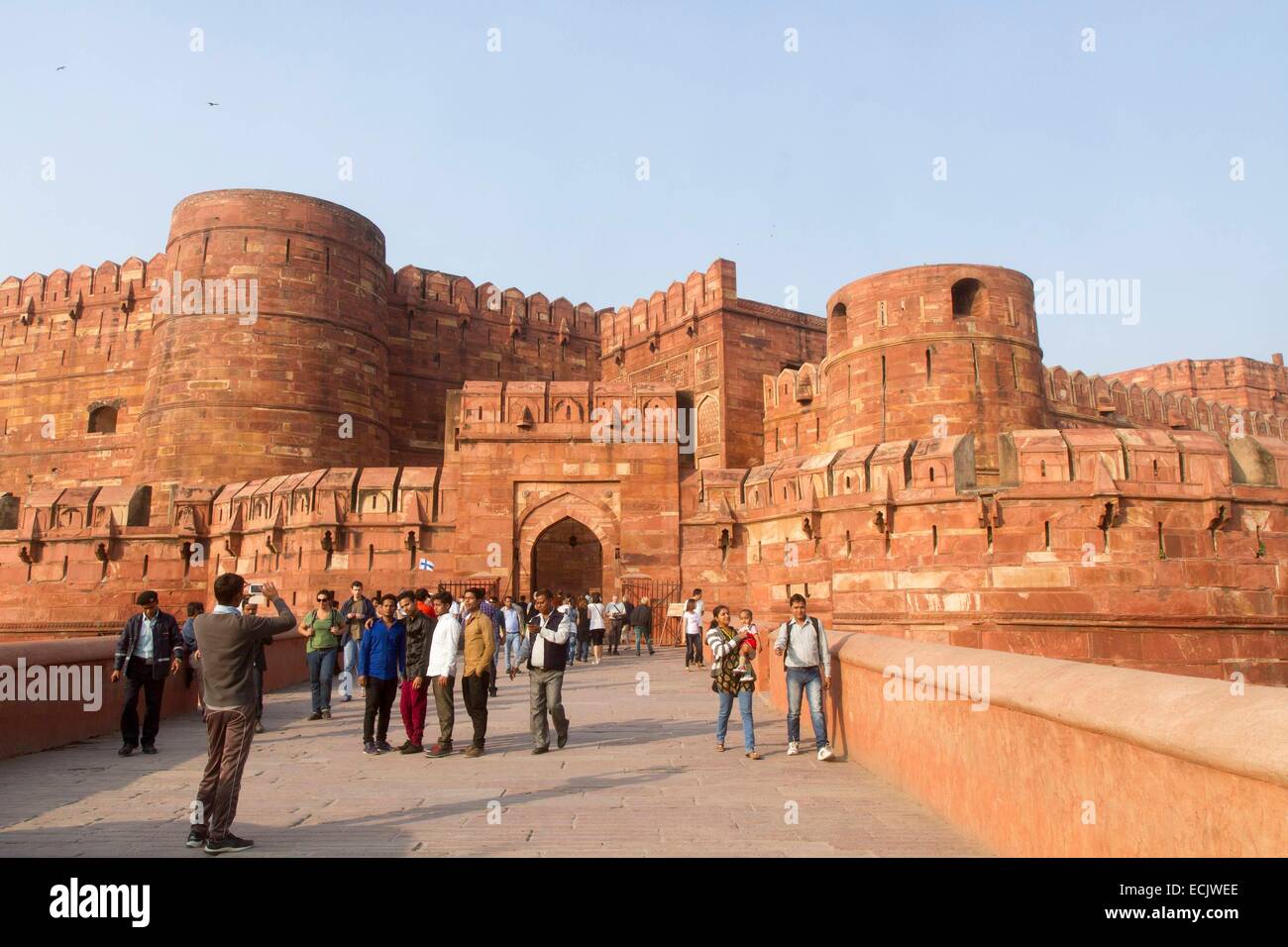 Red fort of agra india woman hi-res stock photography and images - Alamy