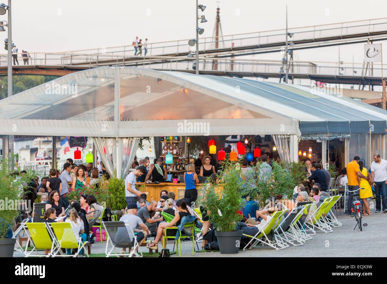 France, Paris, the Seine quay in the 13th arrondissement, beach bar ...