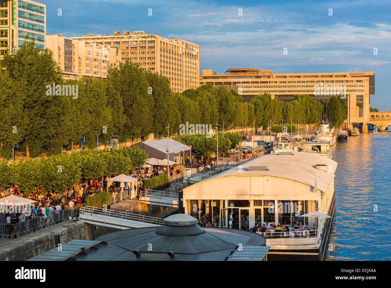 France, Paris, the Seine, beach bar The Bargeduring summer and ministry ...