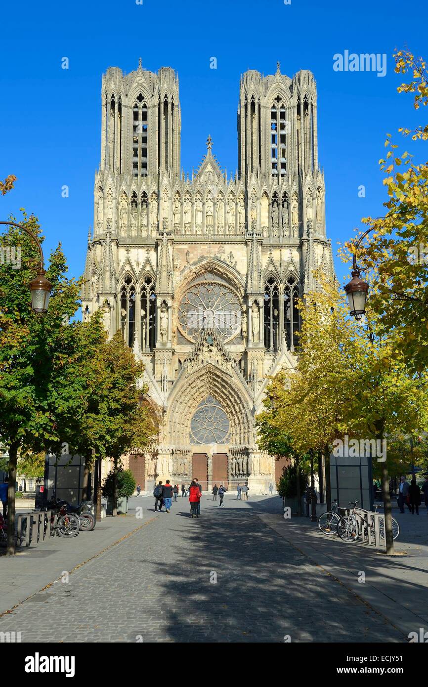 Facade cathedral notre dame de reims hi-res stock photography and ...