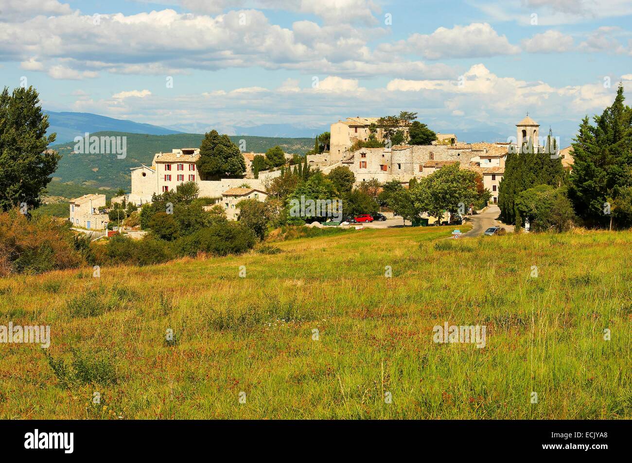 France, Alpes de Hautes Provence, Parc Naturel Regional du Luberon ...