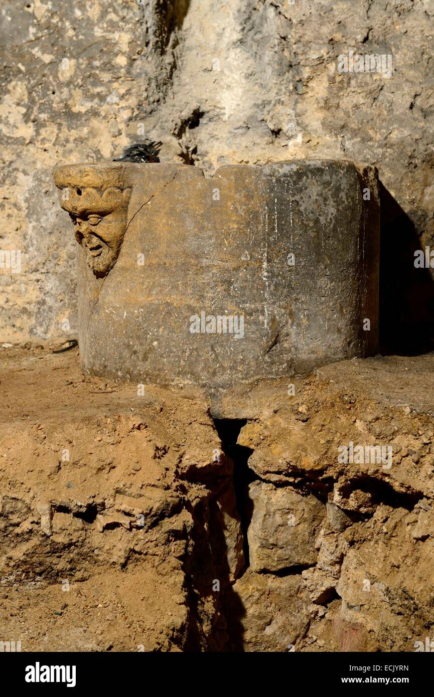 The roman well hi-res stock photography and images - Alamy