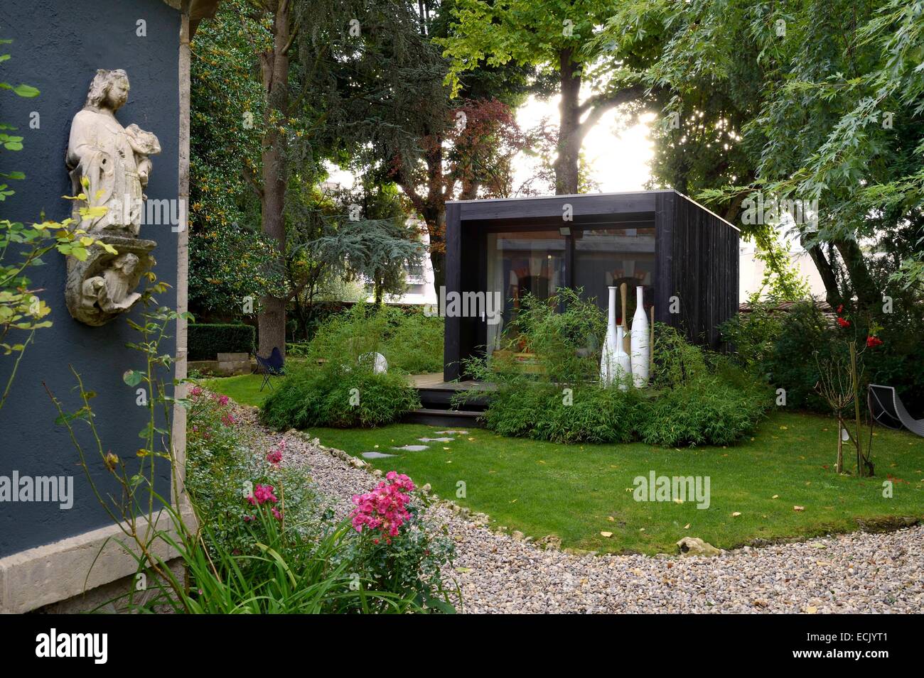 Guest villa hi-res stock photography and images - Alamy