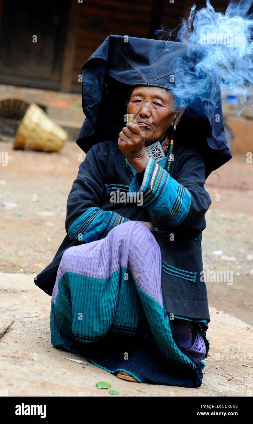 Woman smoking a pipe hi-res stock photography and images - Alamy