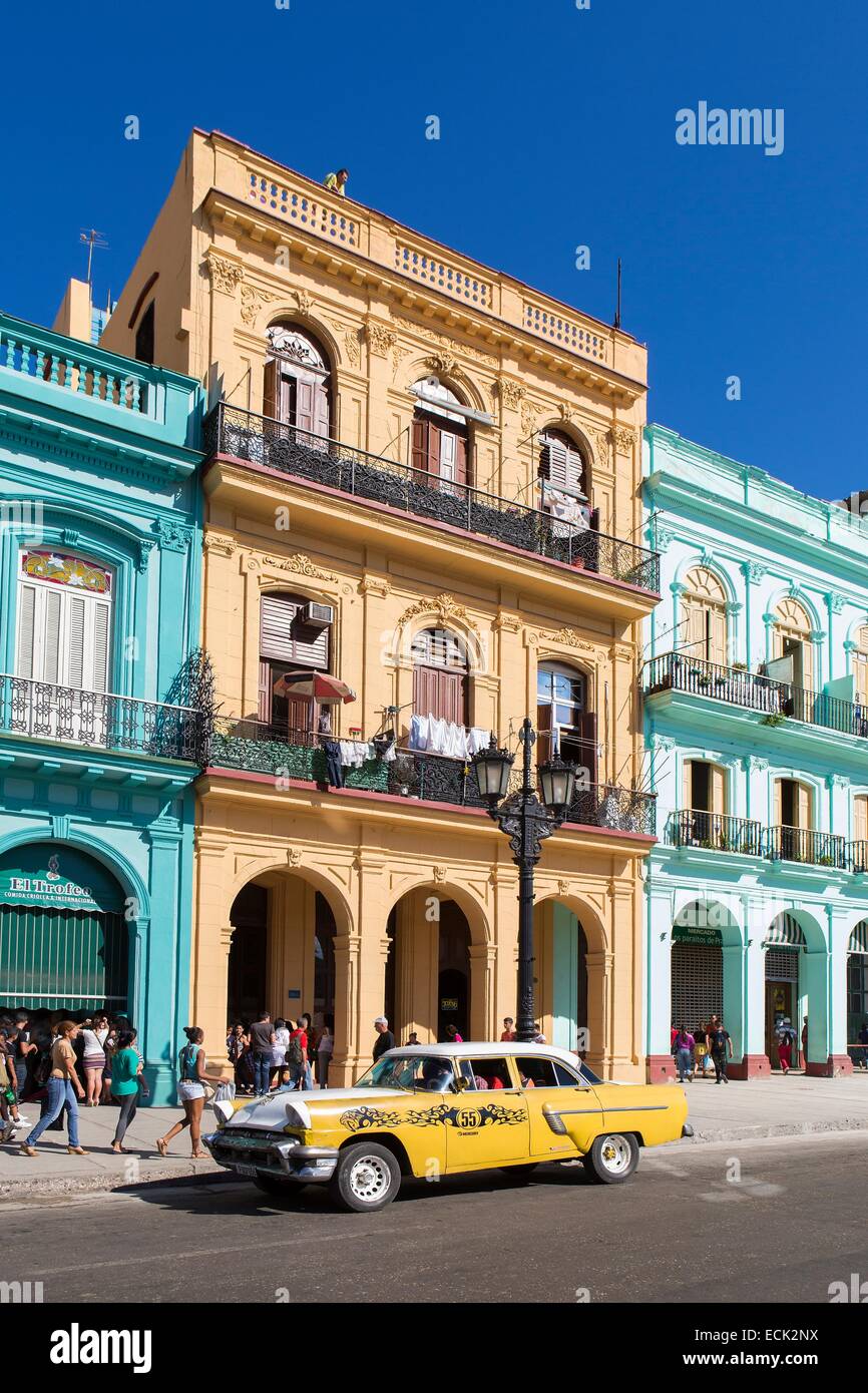 Cuba, La Habana, Centro Habana district, american cars and colorfull ...