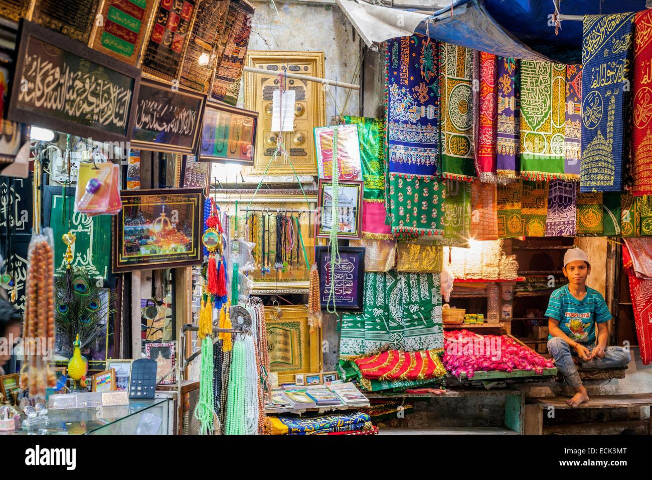 India, New Delhi, Nizamuddin West Muslim district, young salesman ...