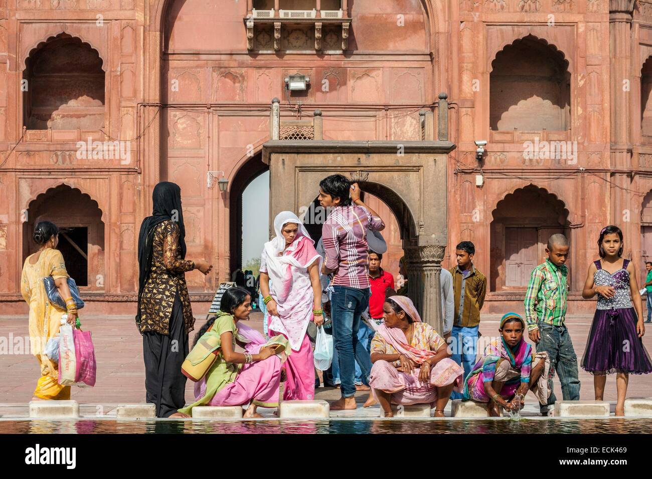 Group of people in a mosque, Jama Masjid, Old Delhi, India Stock Photo ...