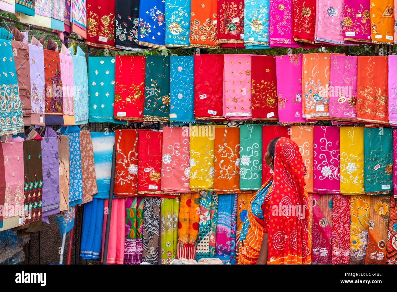 India, New Delhi, Saket district, Saket Market, vendor saris Stock ...