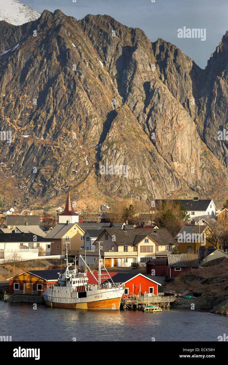 Norway, Nordland, Lofoten archipelago, the village of Reine on ...