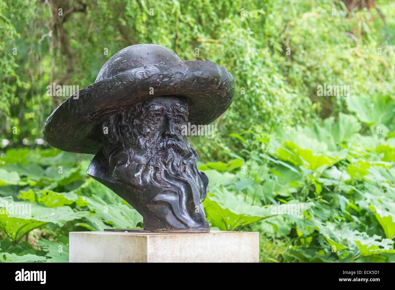 France, Eure, Giverny, bronze of Claude Monet by sculptor Daniel Goupil ...