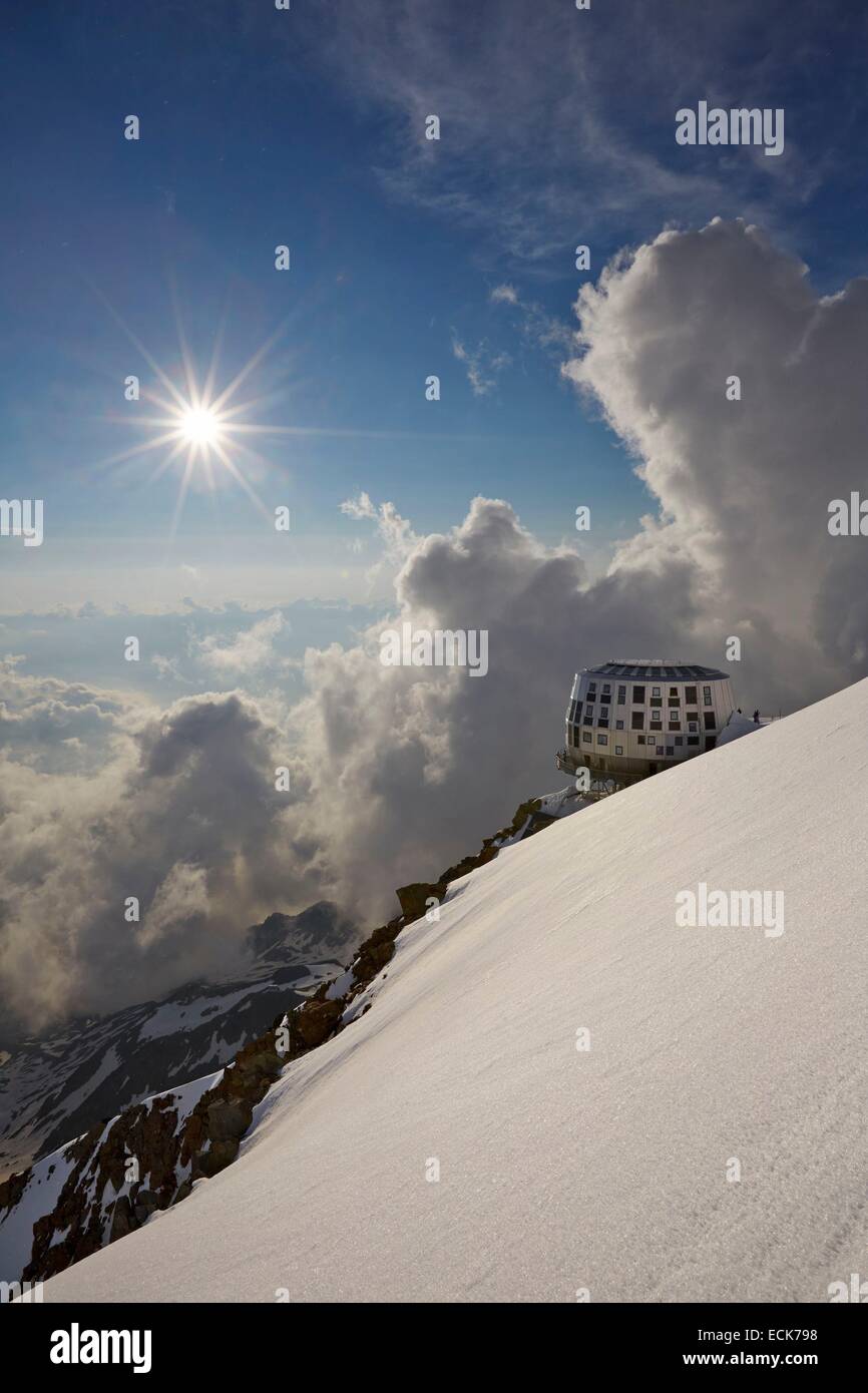 France, Haute Savoie, Gouter refuge (3835m), Mont-Blanc range Stock ...