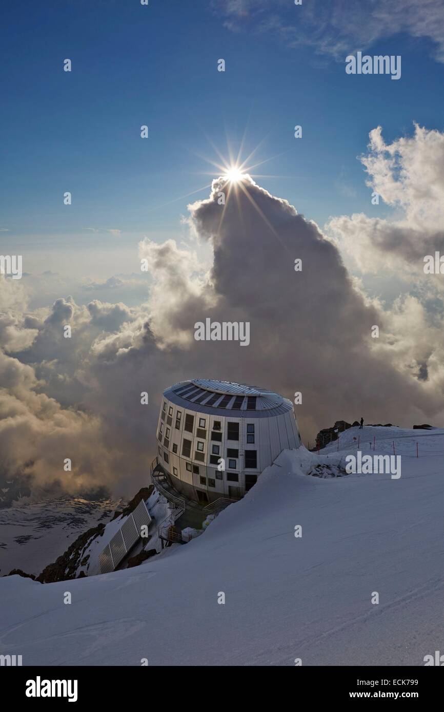 France, Haute Savoie, Gouter refuge (3835m), Mont-Blanc range Stock ...