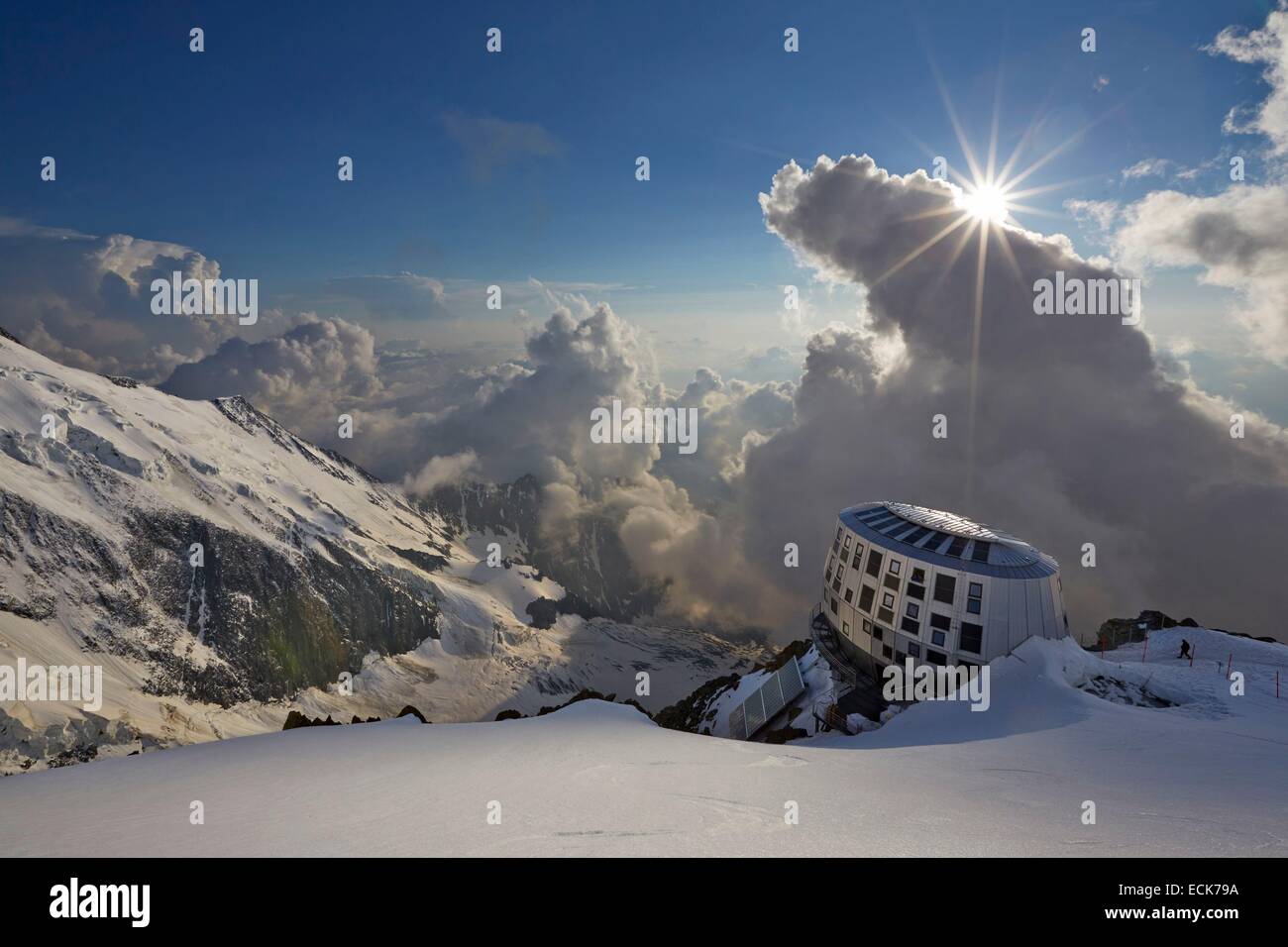 France, Haute Savoie, Gouter refuge (3835m), Mont-Blanc range Stock ...