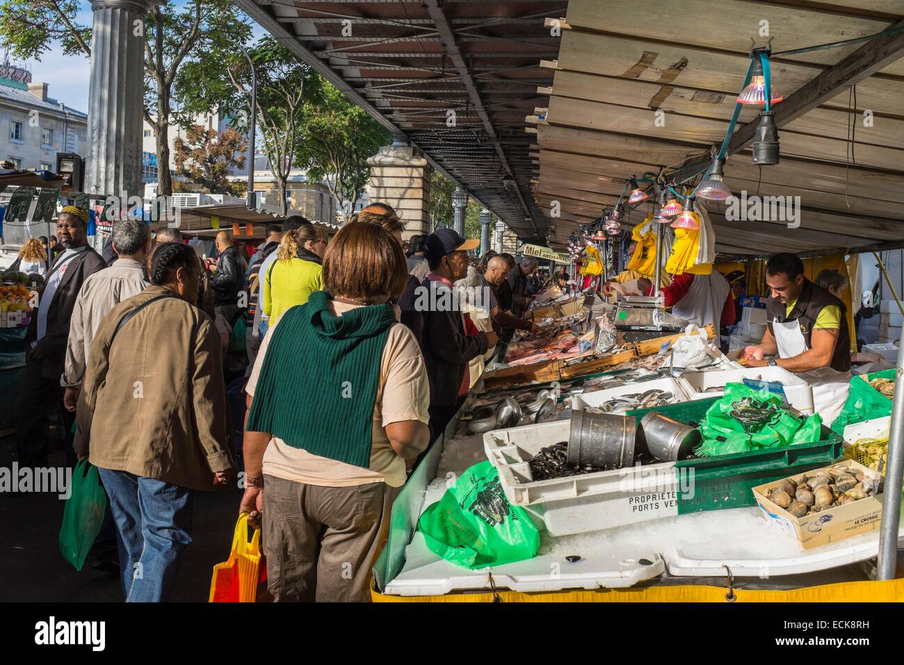 Boulevard barbes hi-res stock photography and images - Alamy