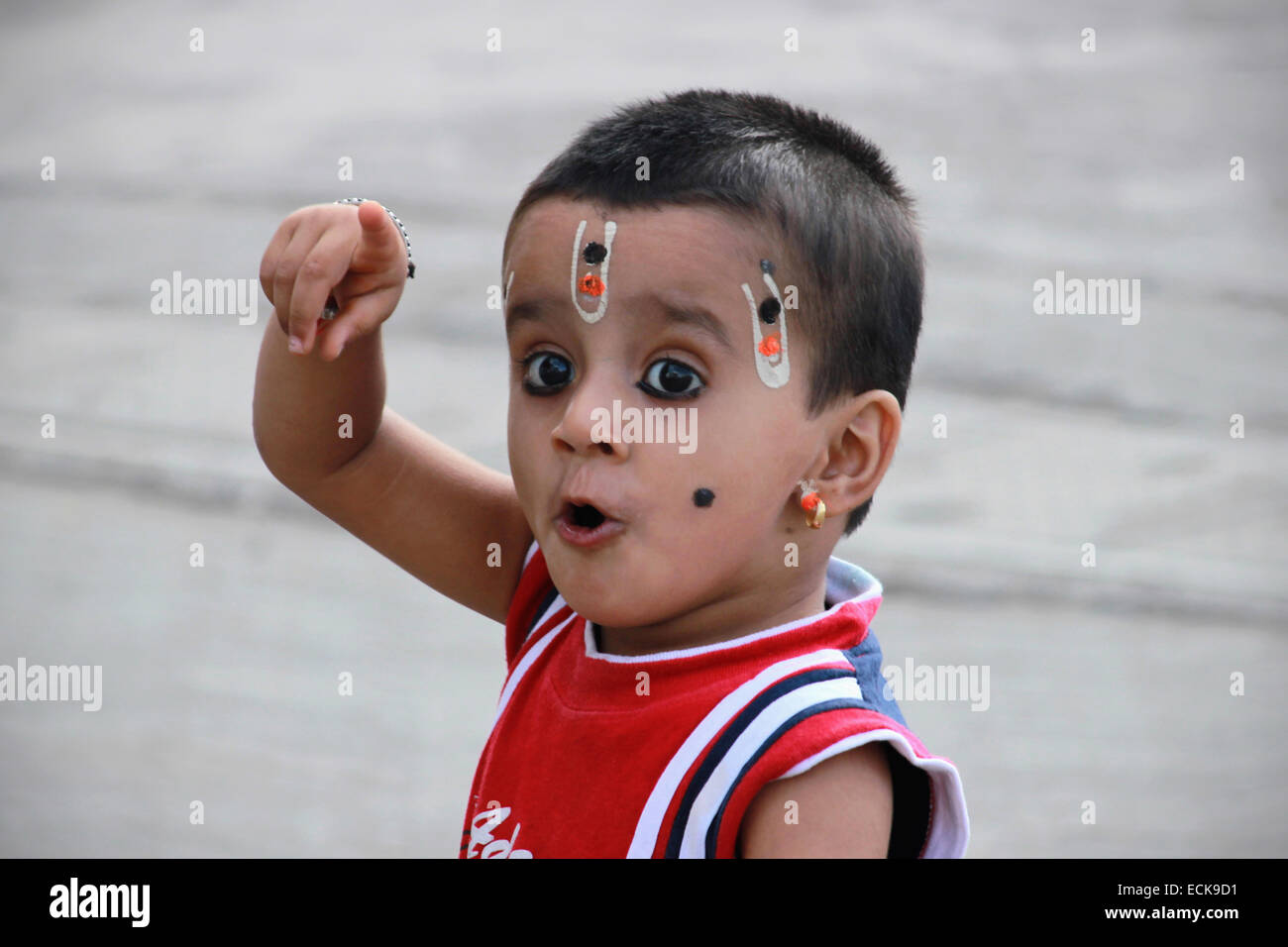 Young child with painted kum kum or holy powder Stock Photo - Alamy