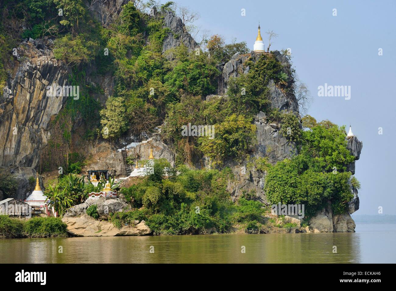 Myanmar (Burma), Kayin (Karen) State, Hpa-An region, Pagodas ...