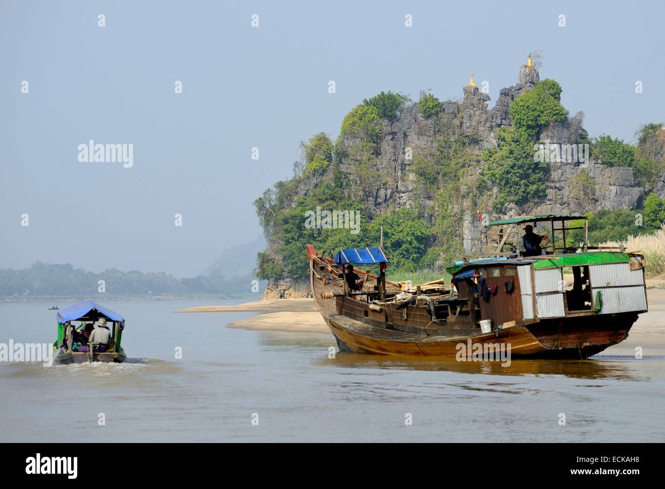 Myanmar (Burma), Kayin (Karen) State, Hpa-An region, Going up the ...